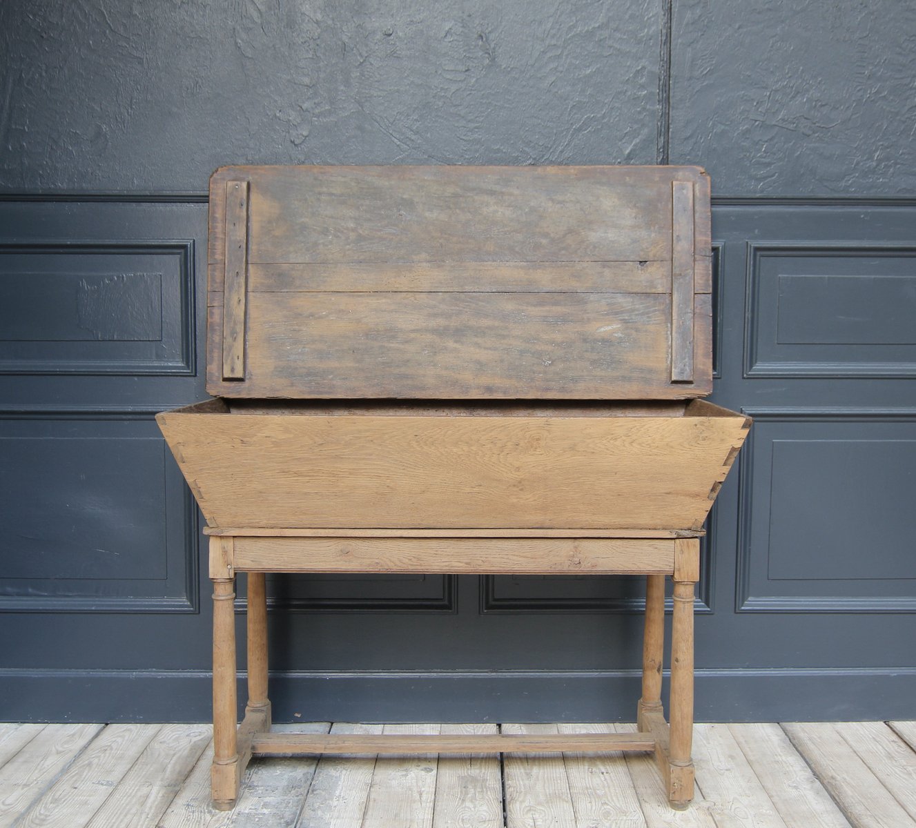 19th Century French Baking Trough Table for sale at Pamono