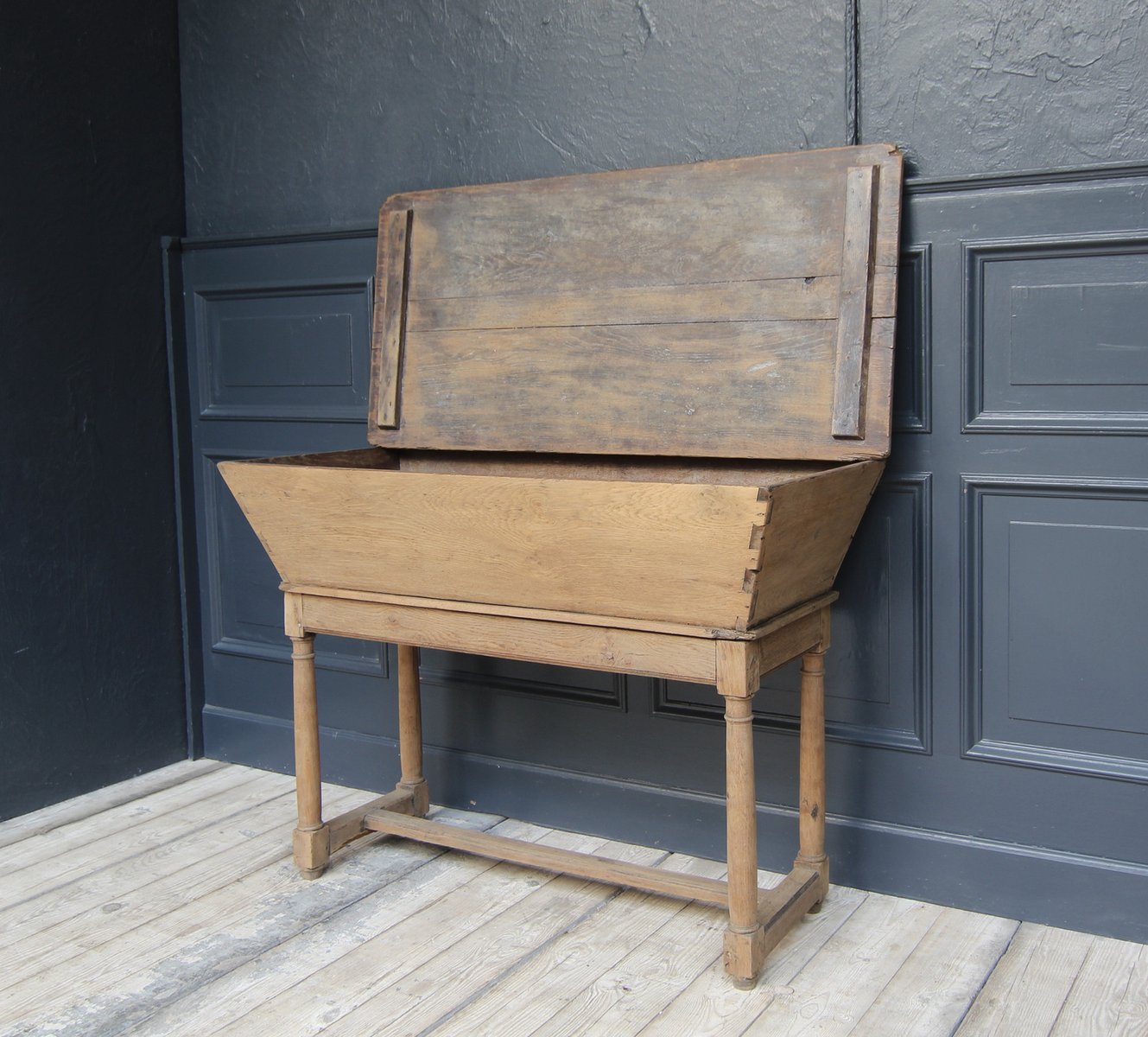 19th Century French Baking Trough Table for sale at Pamono