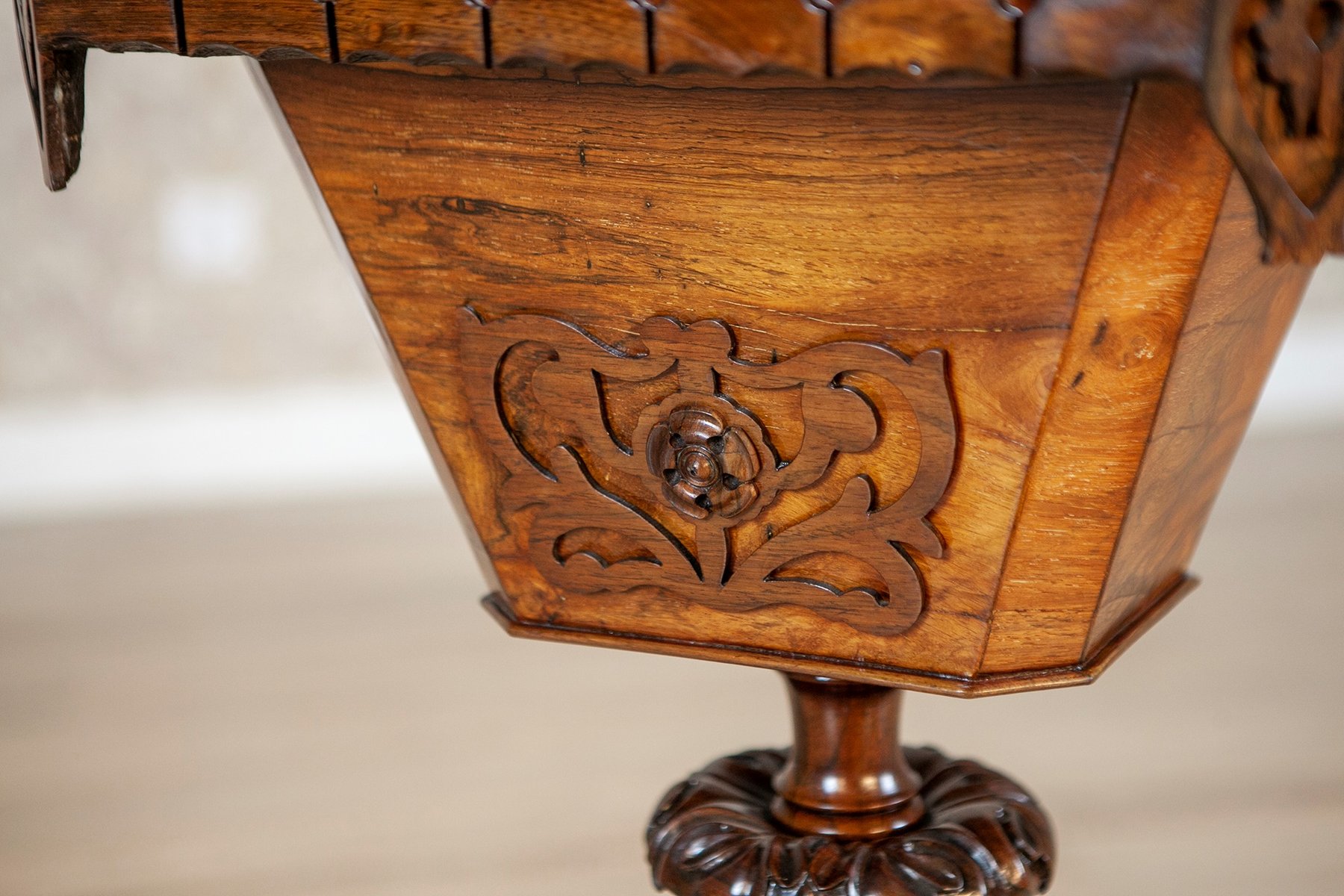 19th Century Sewing Table in Rosewood for sale at Pamono