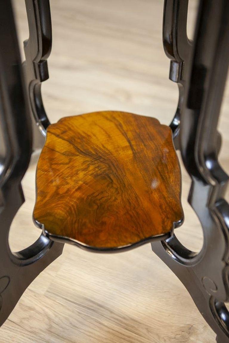 Oval Tea Table in Walnut and Veneer, 1870 for sale at Pamono
