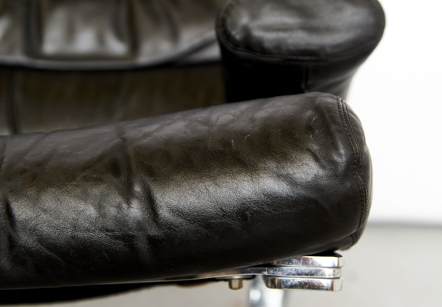 Sinus Sessel mit Fußhocker von Reinhold Adolf & Hans-Jürgen Schräpfer ...