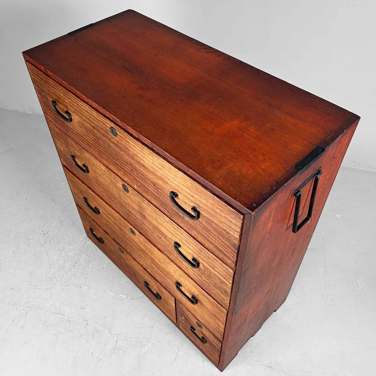 Traditional Japanese Chest of Drawers, 1920s for sale at Pamono