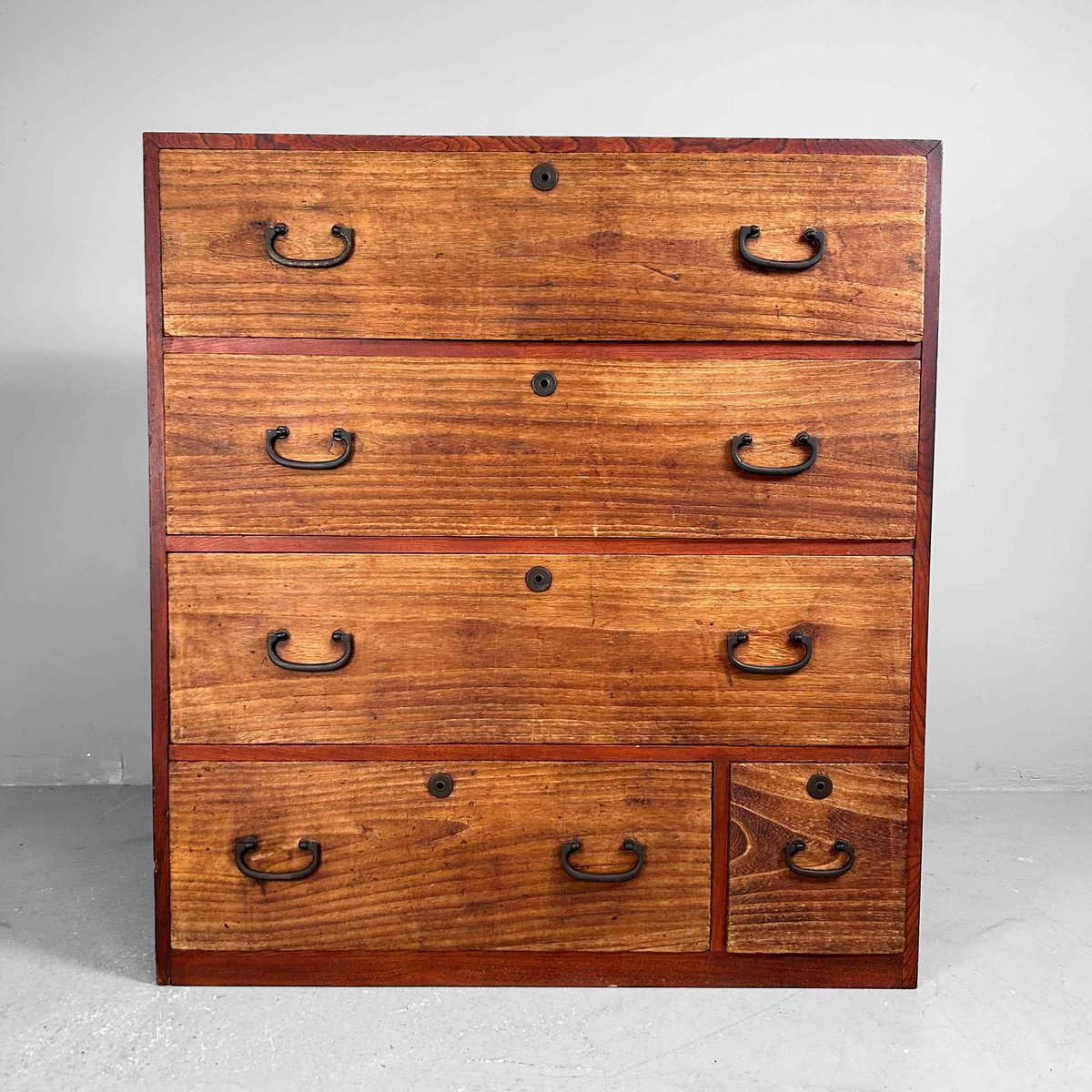 Traditional Japanese Chest of Drawers, 1920s for sale at Pamono