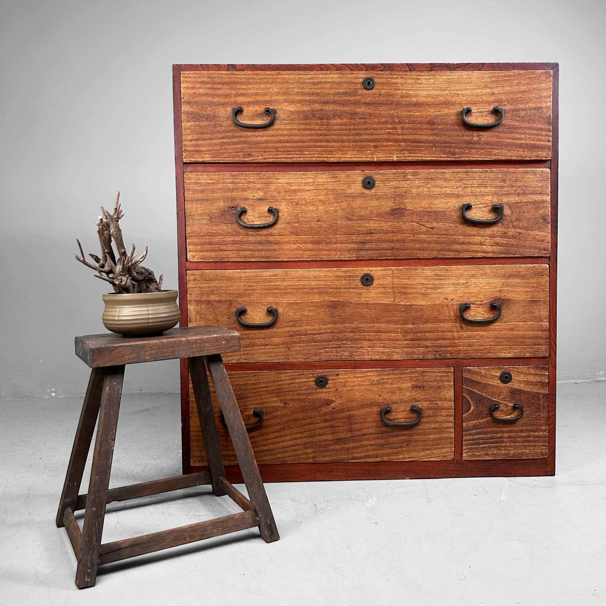 Traditional Japanese Chest of Drawers, 1920s for sale at Pamono