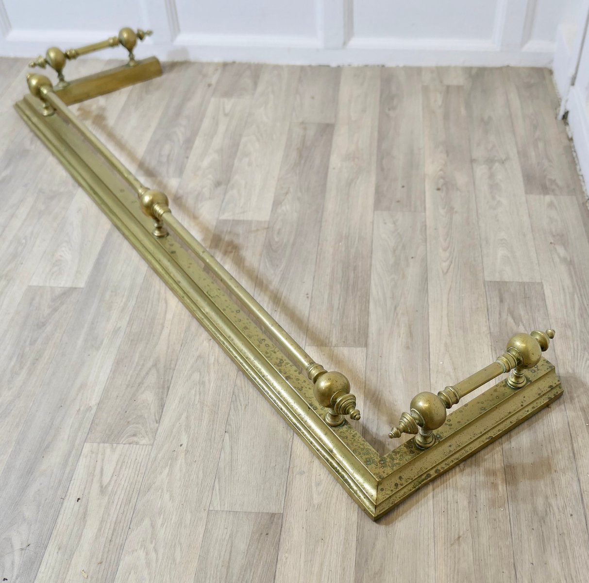 Large Victorian Brass Fender for sale at Pamono
