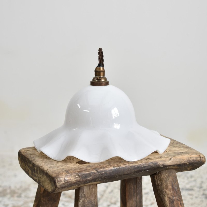 French Frilly Glass Pendant Light, 1930s for sale at Pamono