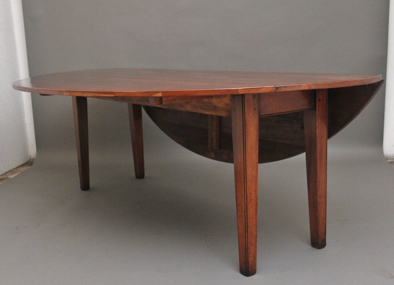 Mid 20th Century Cherry Drop Leaf Table, 1960s for sale at Pamono