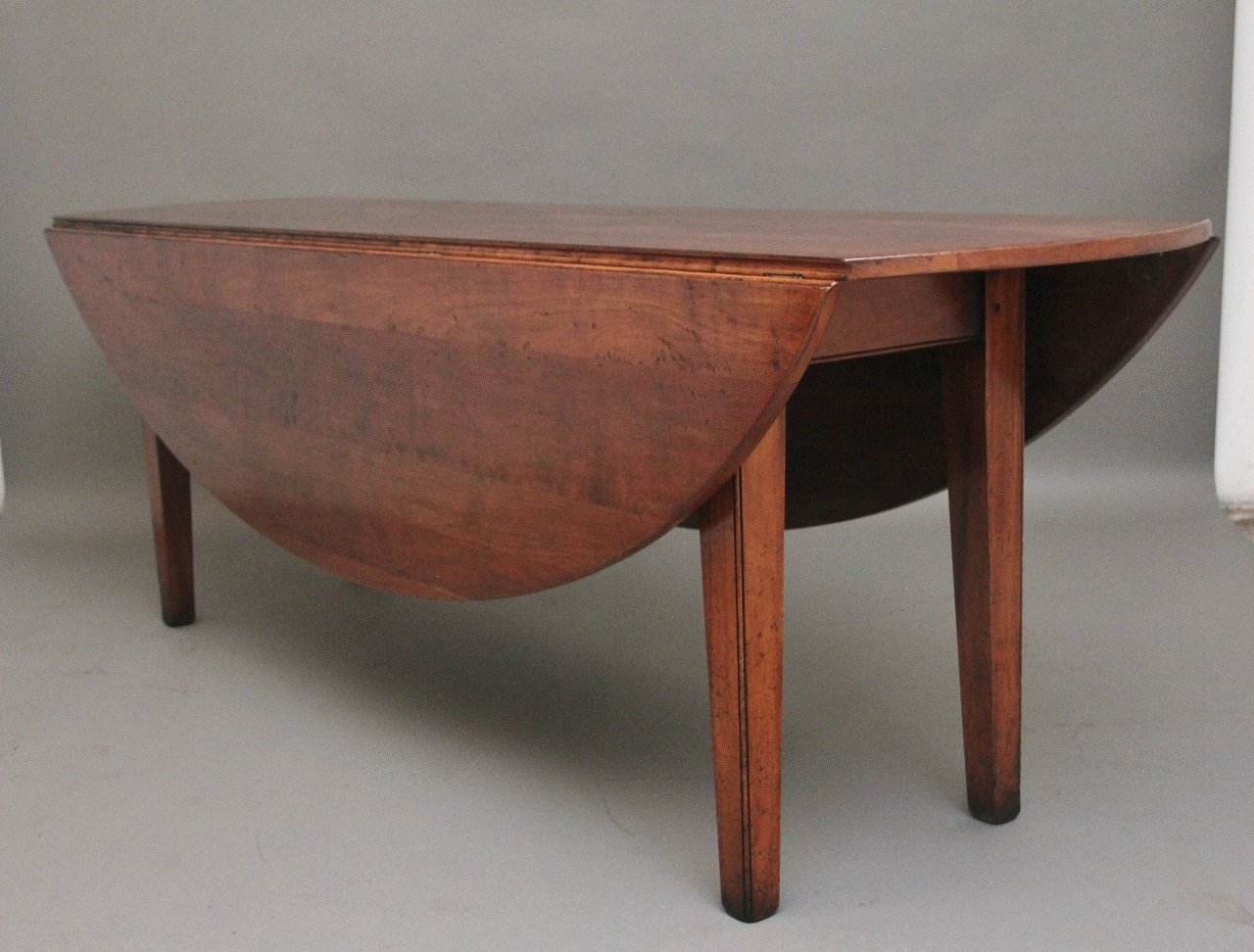 Mid 20th Century Cherry Drop Leaf Table, 1960s for sale at Pamono