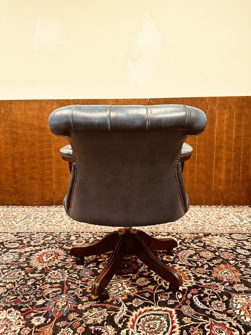 English Classic President Desk Chair for sale at Pamono