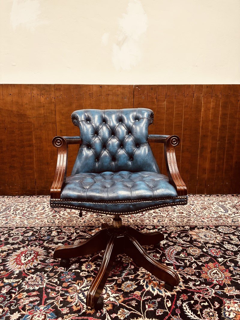 English Classic President Desk Chair for sale at Pamono