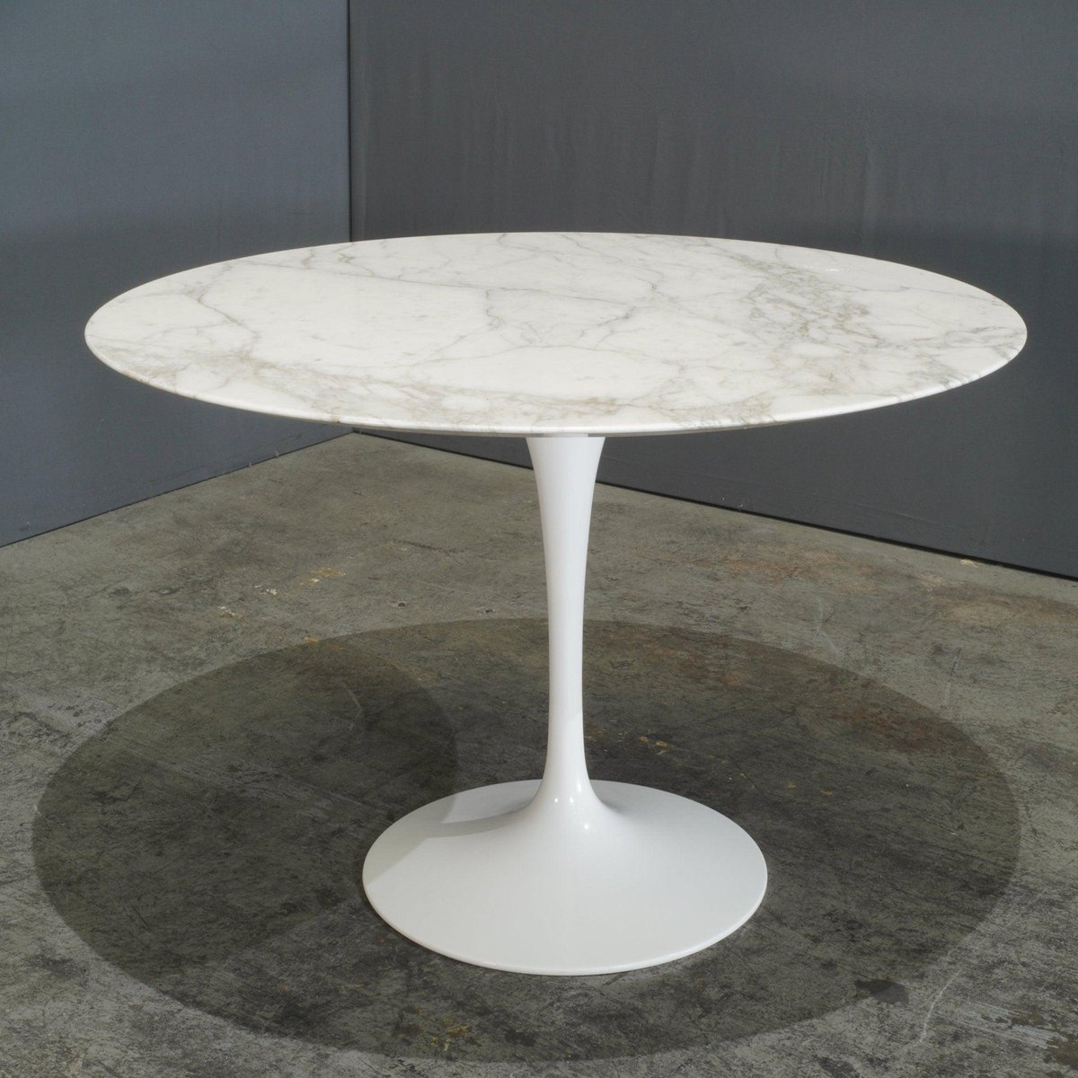 White Marble Tulip Table by Eero Saarinen for Knoll for sale at Pamono