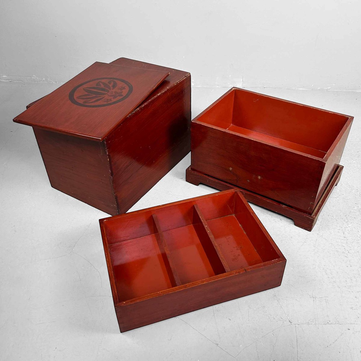 Jubako with Urushi Lacquer and Kamon, Japan, 1920s for sale at Pamono