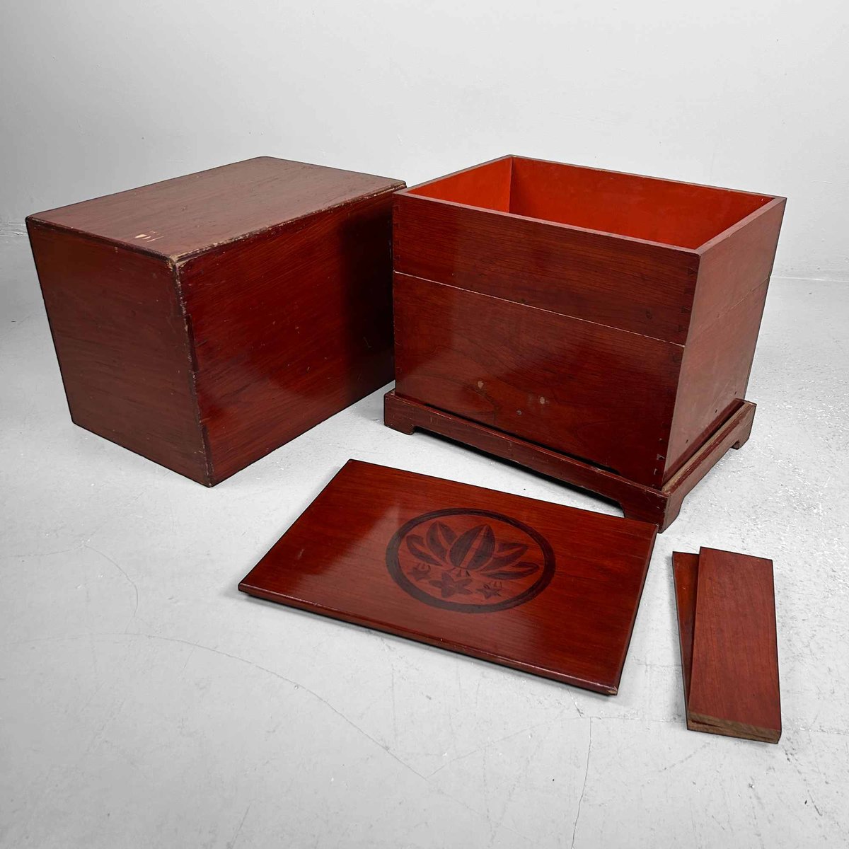 Jubako mit Urushi Lack und Kamon, Japan, 1920er bei Pamono kaufen