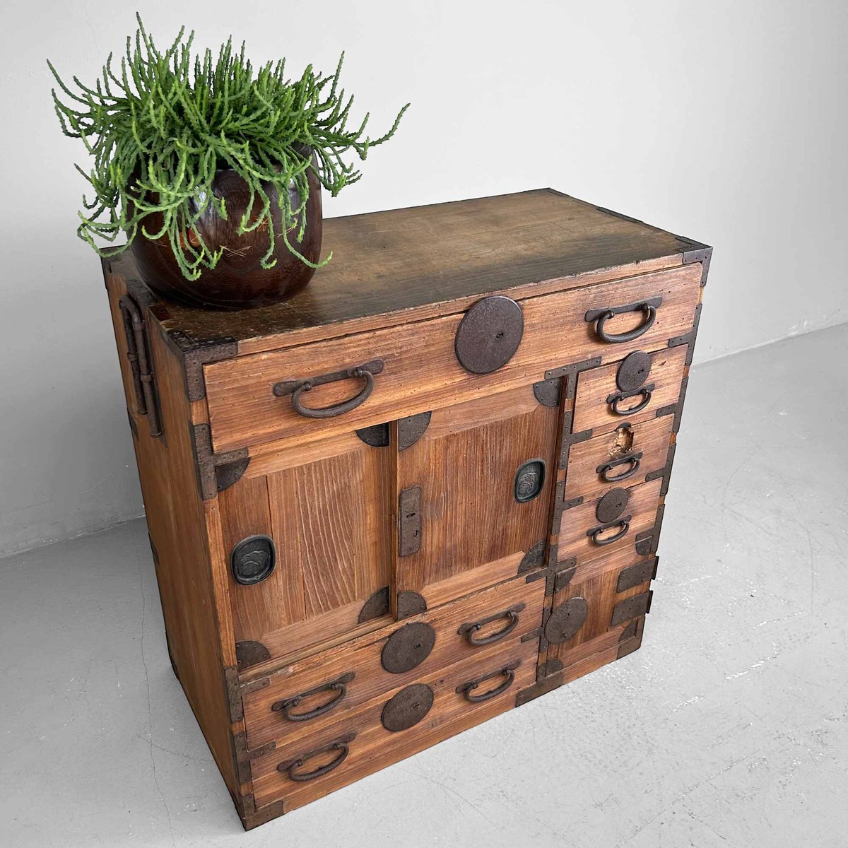 Japanese Traditional Tansu Storage Cabinet, 1890s for sale at Pamono