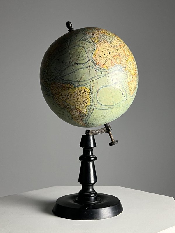 Globe by J Forest Paris, 1890s for sale at Pamono