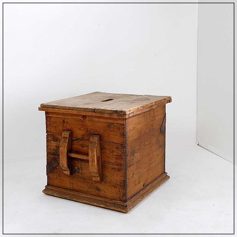 Antique Chinese Merchants Travel Chest for sale at Pamono