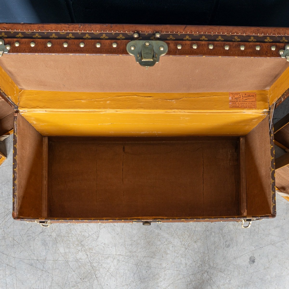 Vintage French Shoe Trunk from Louis Vuitton, 1930 for sale at Pamono