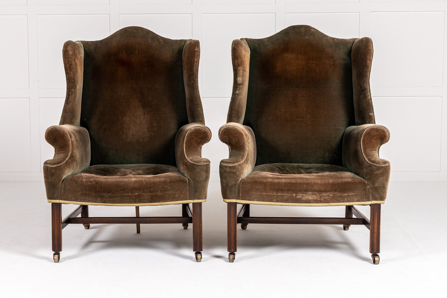 Large English Wing Chairs, Set of 2 for sale at Pamono