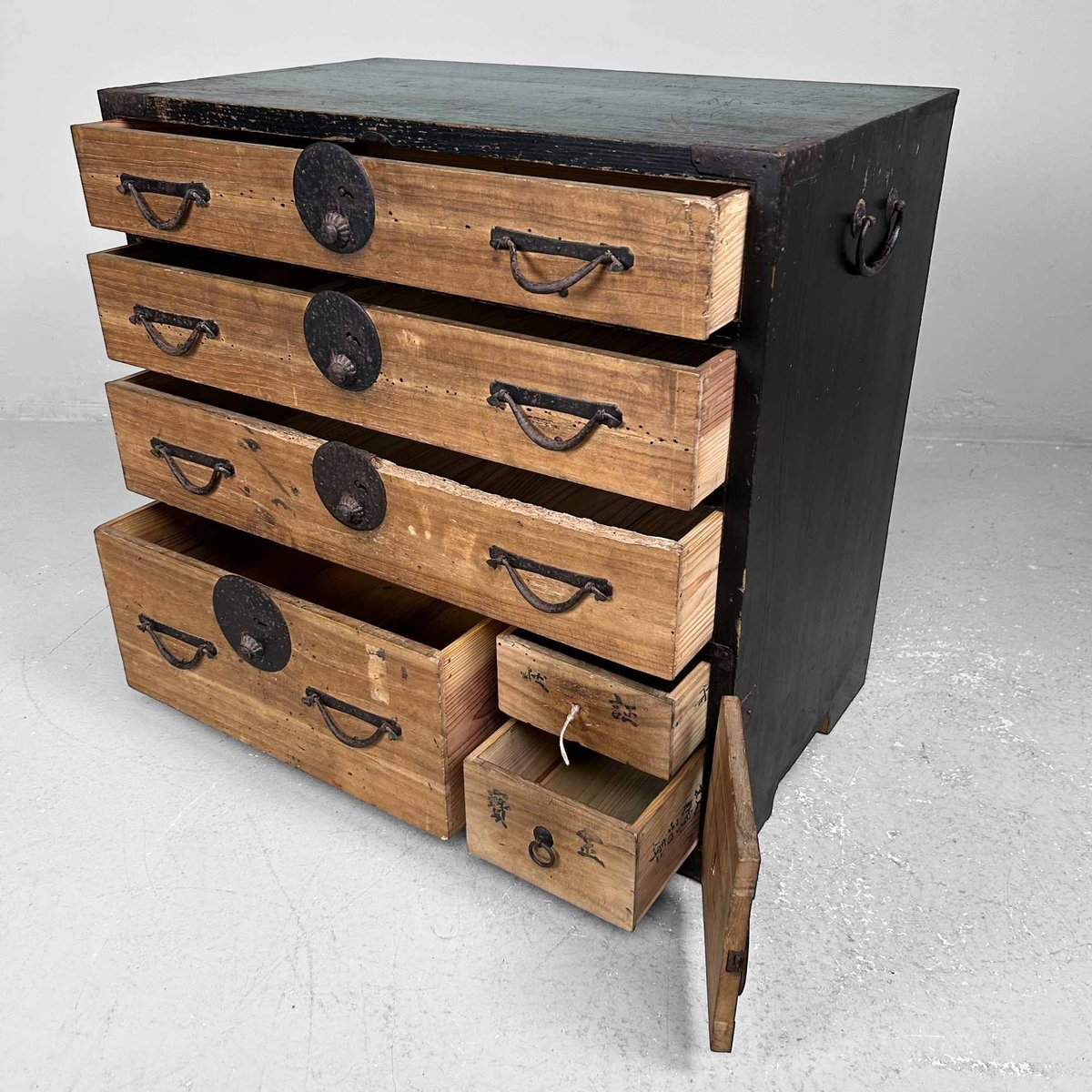 Japanese Traditional Tansu Storage Cabinet, 1890s for sale at Pamono