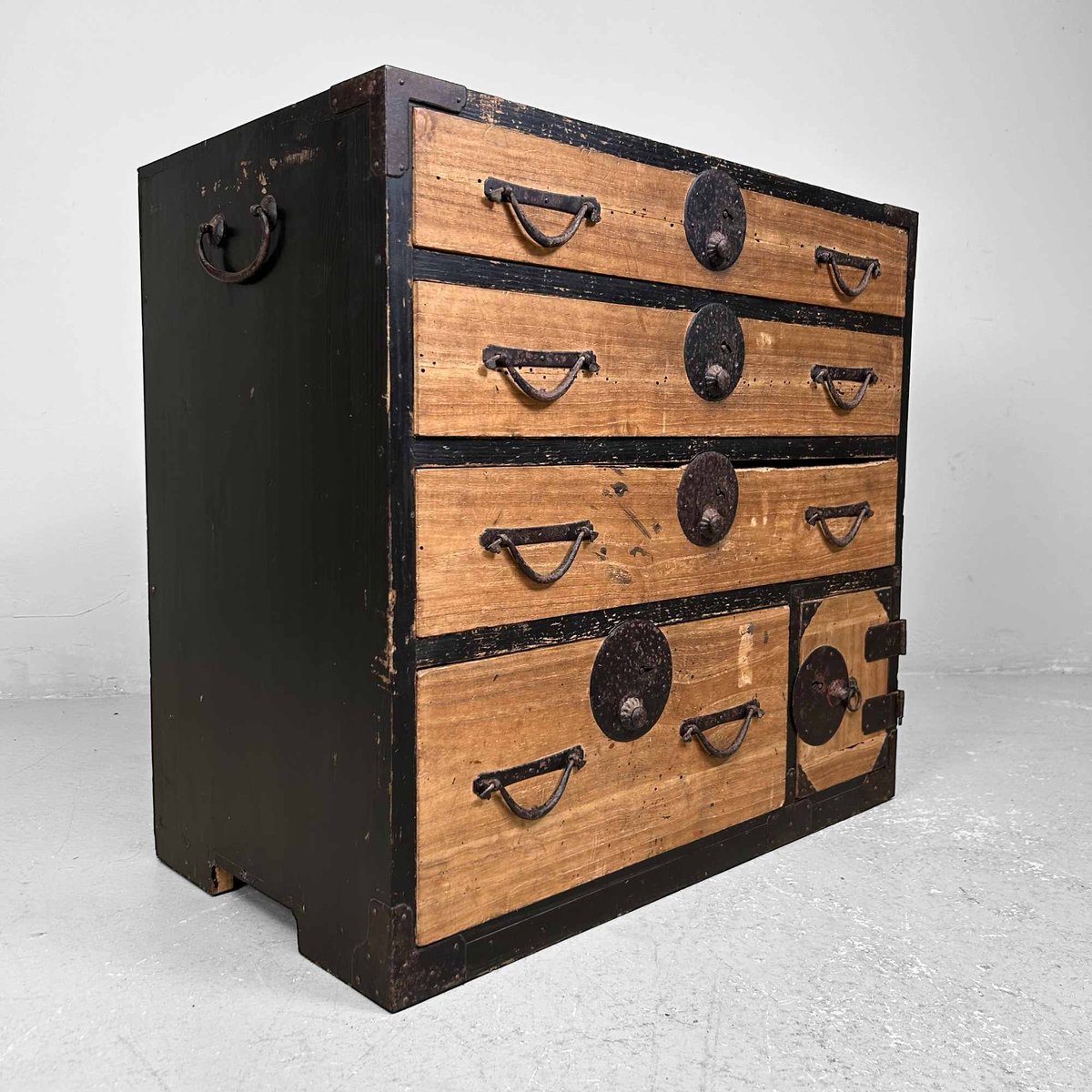 Japanese Traditional Tansu Storage Cabinet, 1890s for sale at Pamono