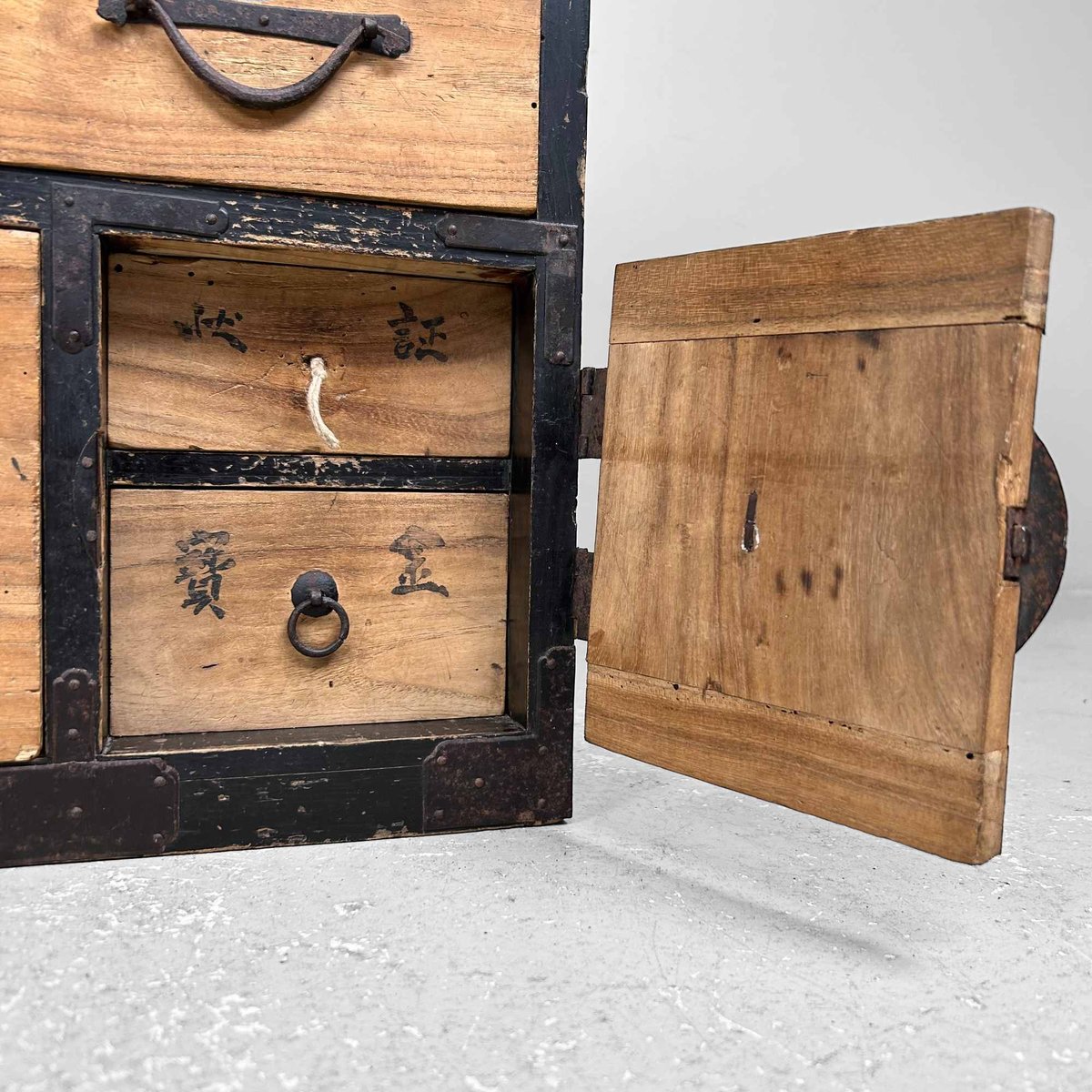Japanese Traditional Tansu Storage Cabinet, 1890s for sale at Pamono