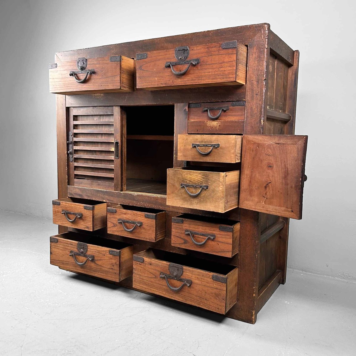 Japanese Traditional Tansu Storage Cabinet, 1890s for sale at Pamono