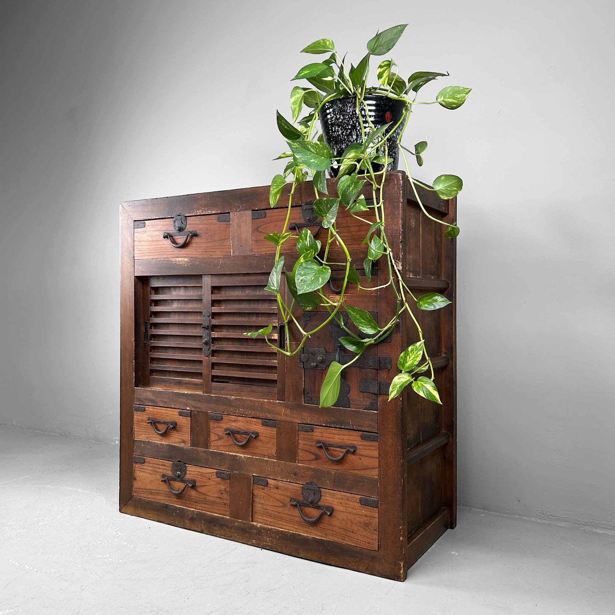 Japanese Traditional Tansu Storage Cabinet, 1890s for sale at Pamono