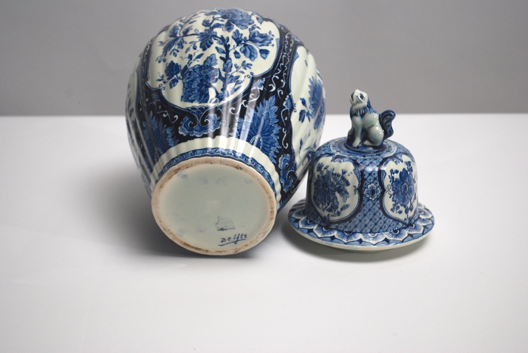 Large Royal Sphinx Maastricht Vase from Delft for sale at Pamono