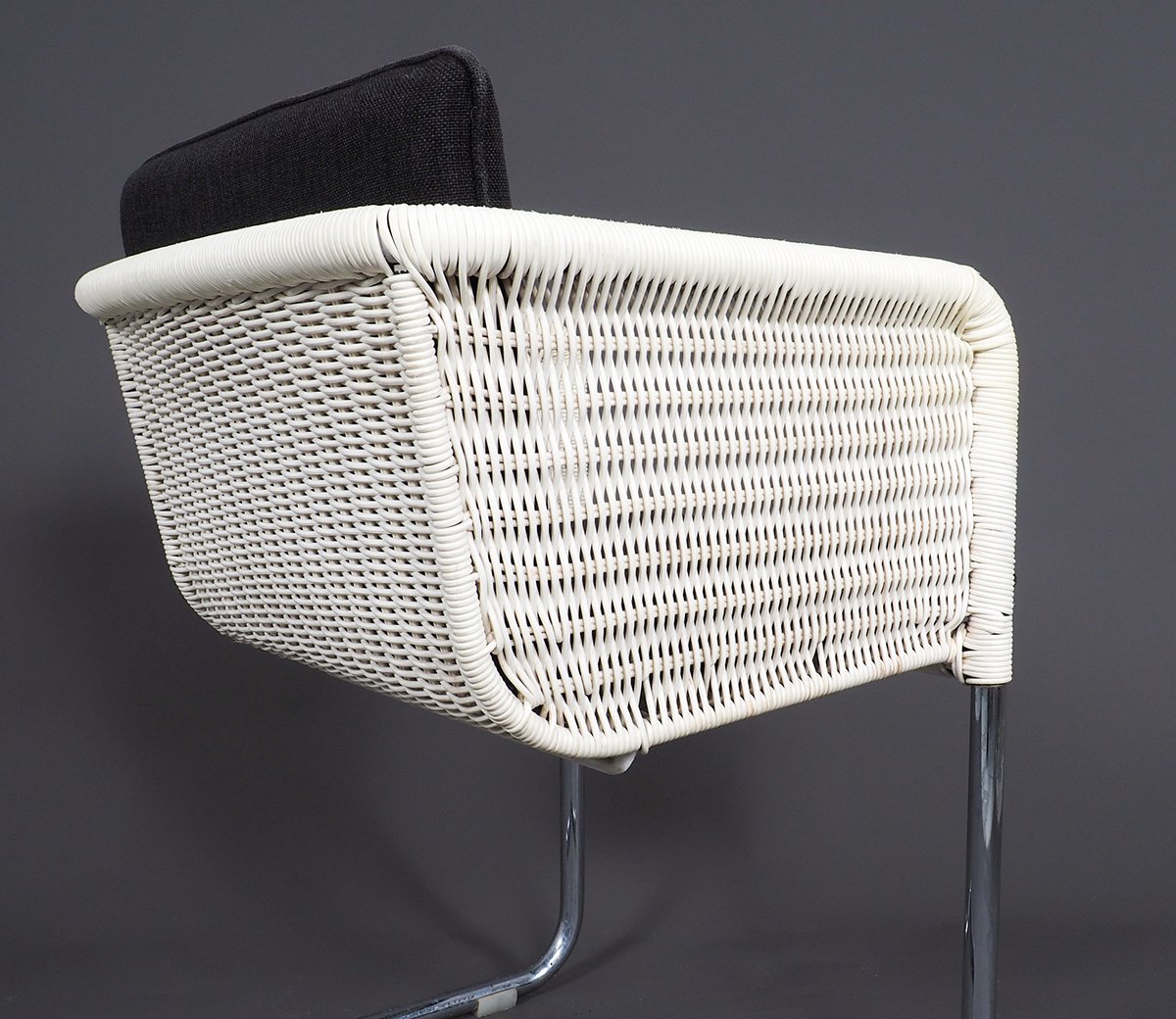 Tecta D43 White Cantilever Chairs, 1980s, Set of 4 for sale at Pamono