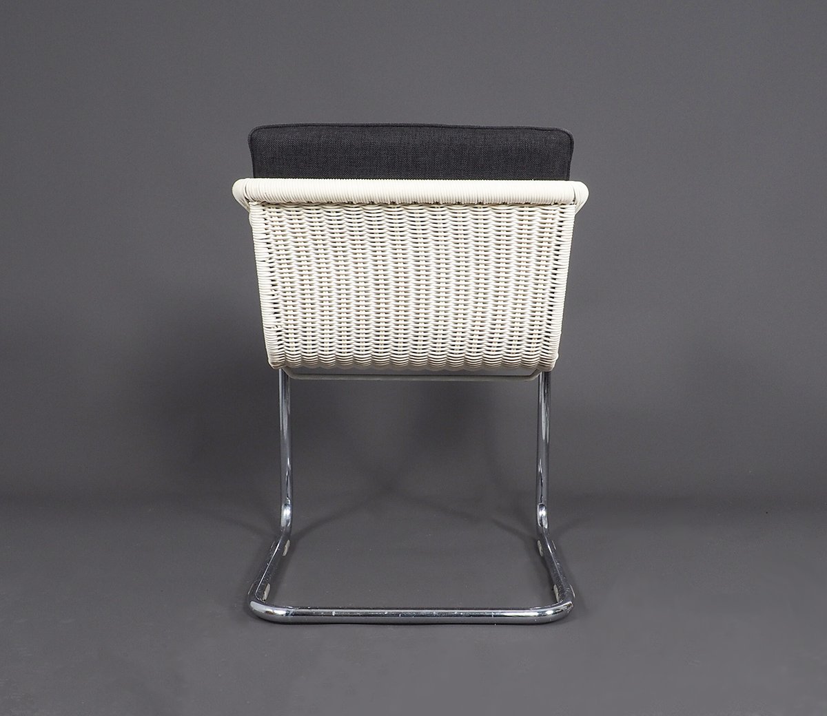 Tecta D43 White Cantilever Chairs, 1980s, Set of 4 for sale at Pamono