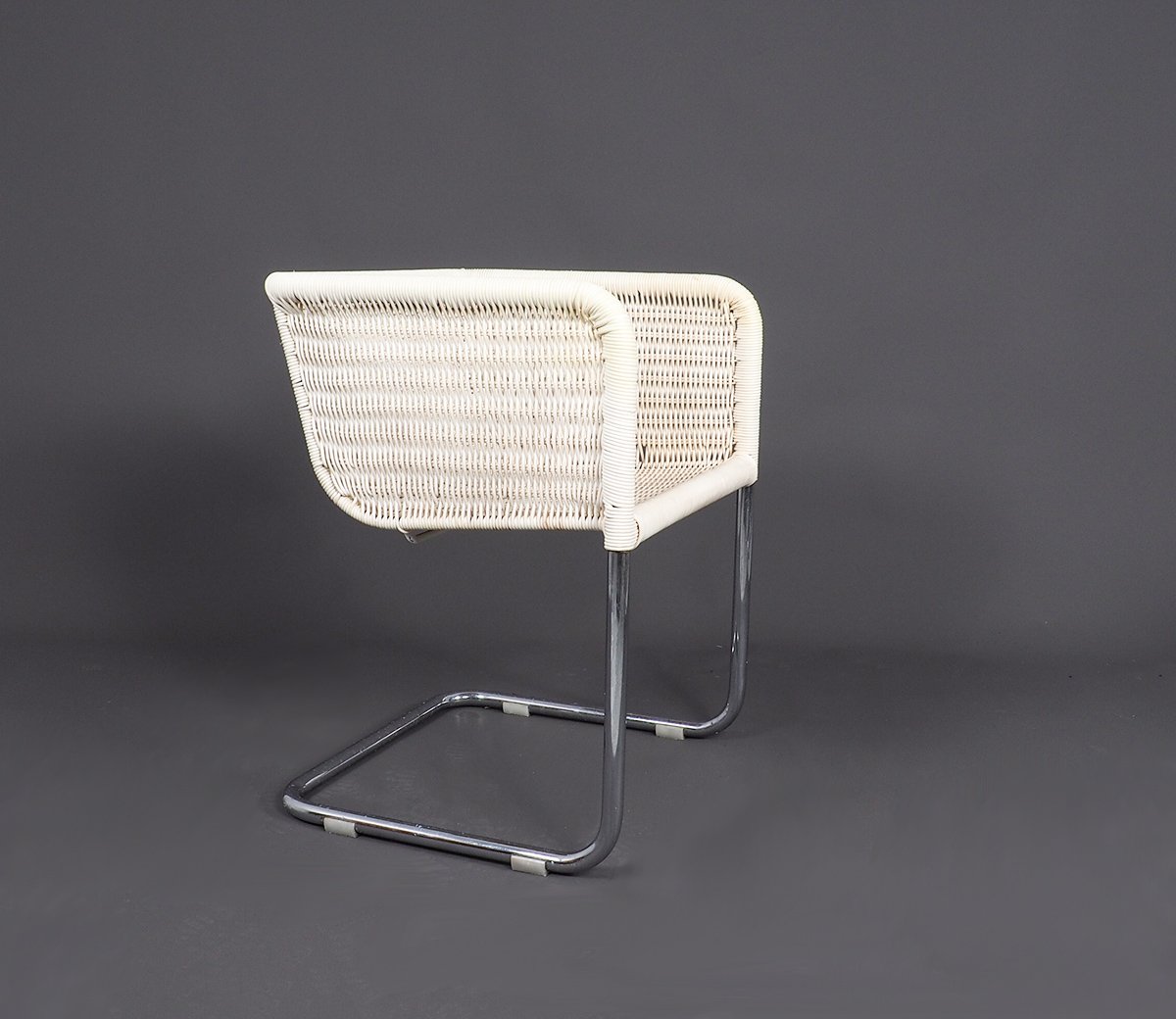 Tecta D43 White Cantilever Chairs, 1980s, Set of 4 for sale at Pamono