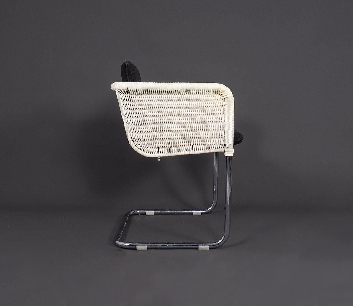 Tecta D43 White Cantilever Chairs, 1980s, Set of 4 for sale at Pamono