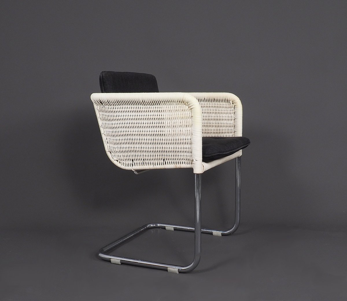 Tecta D43 White Cantilever Chairs, 1980s, Set of 4 for sale at Pamono