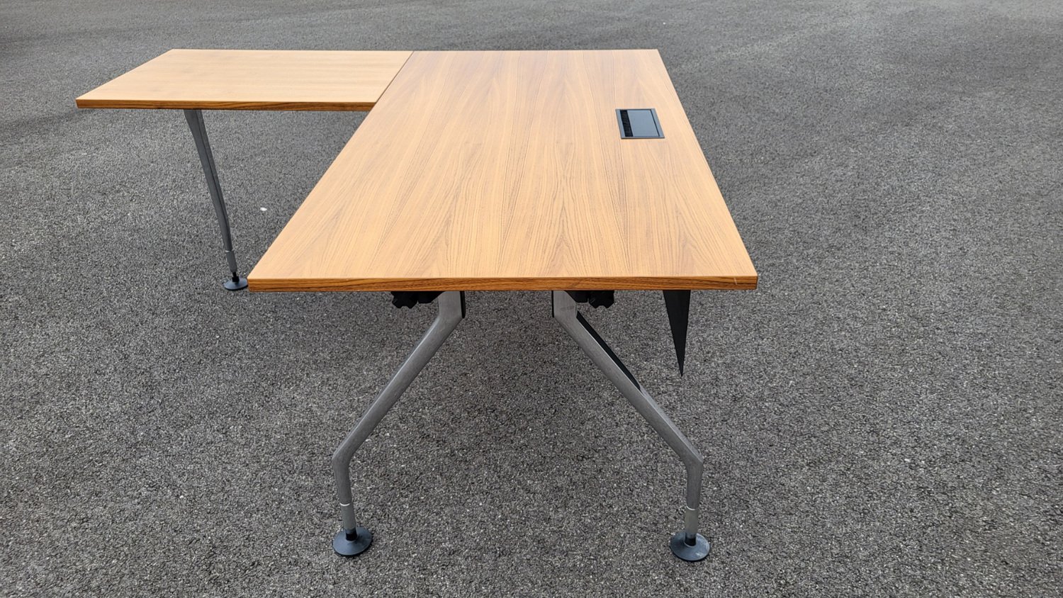 Model Nomos Desk with Modern Wood Top by Norman Foster for Vitra for ...