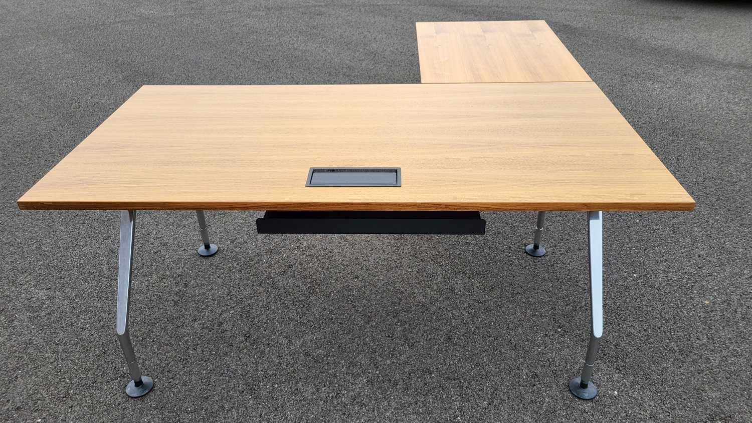 Model Nomos Desk with Modern Wood Top by Norman Foster for Vitra for ...