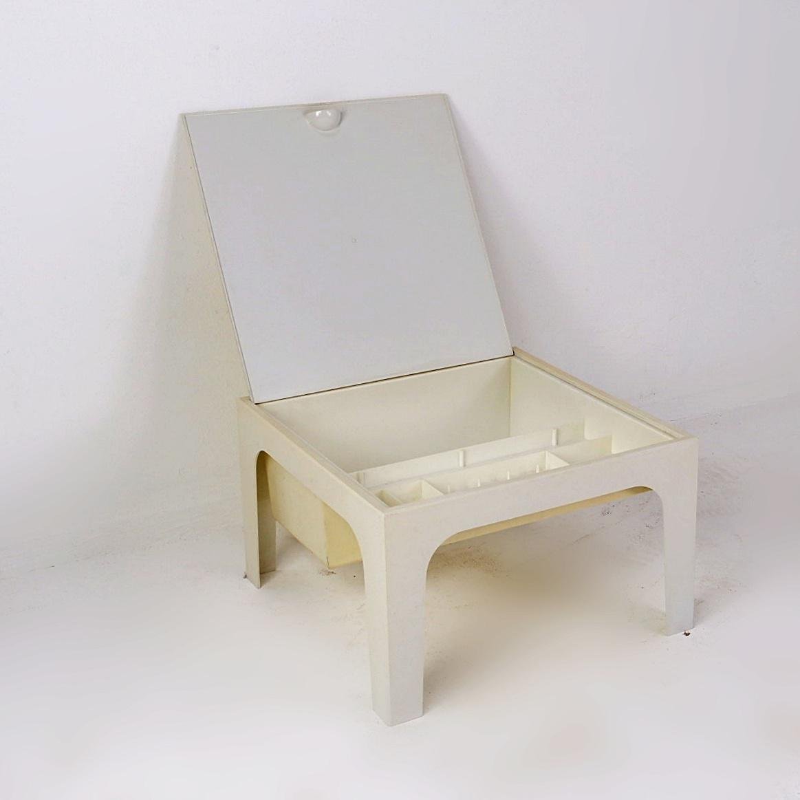 Flair Worker Coffee Table, 1970s for sale at Pamono