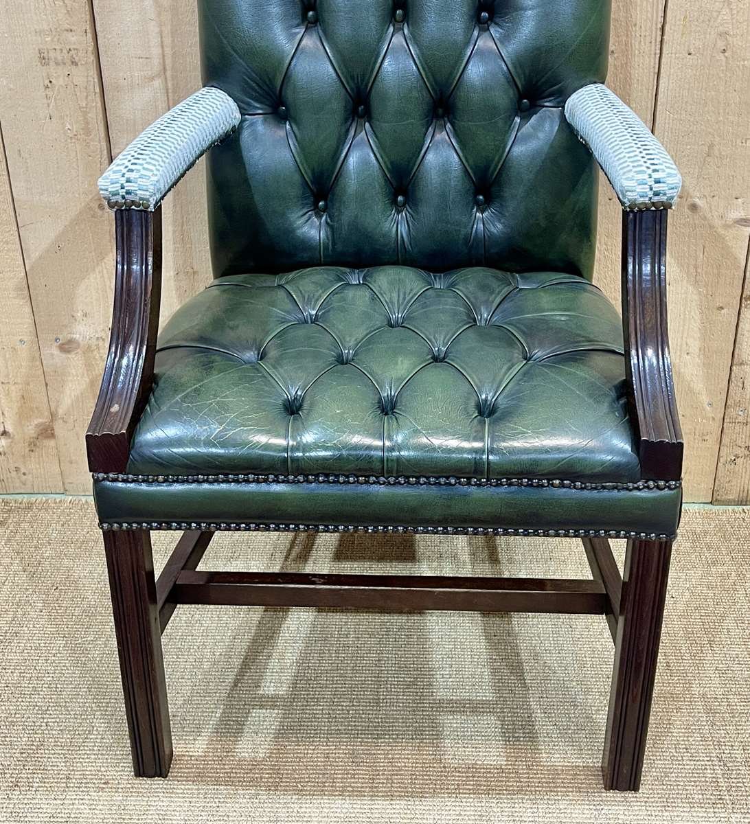 English Chesterfield Leather Armchair, 1970s for sale at Pamono
