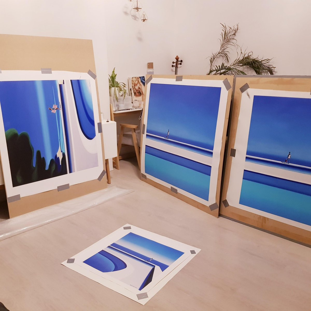 Hugo Pondz, L'Attente du Signal, 2021, Chromogenic Print for sale at Pamono