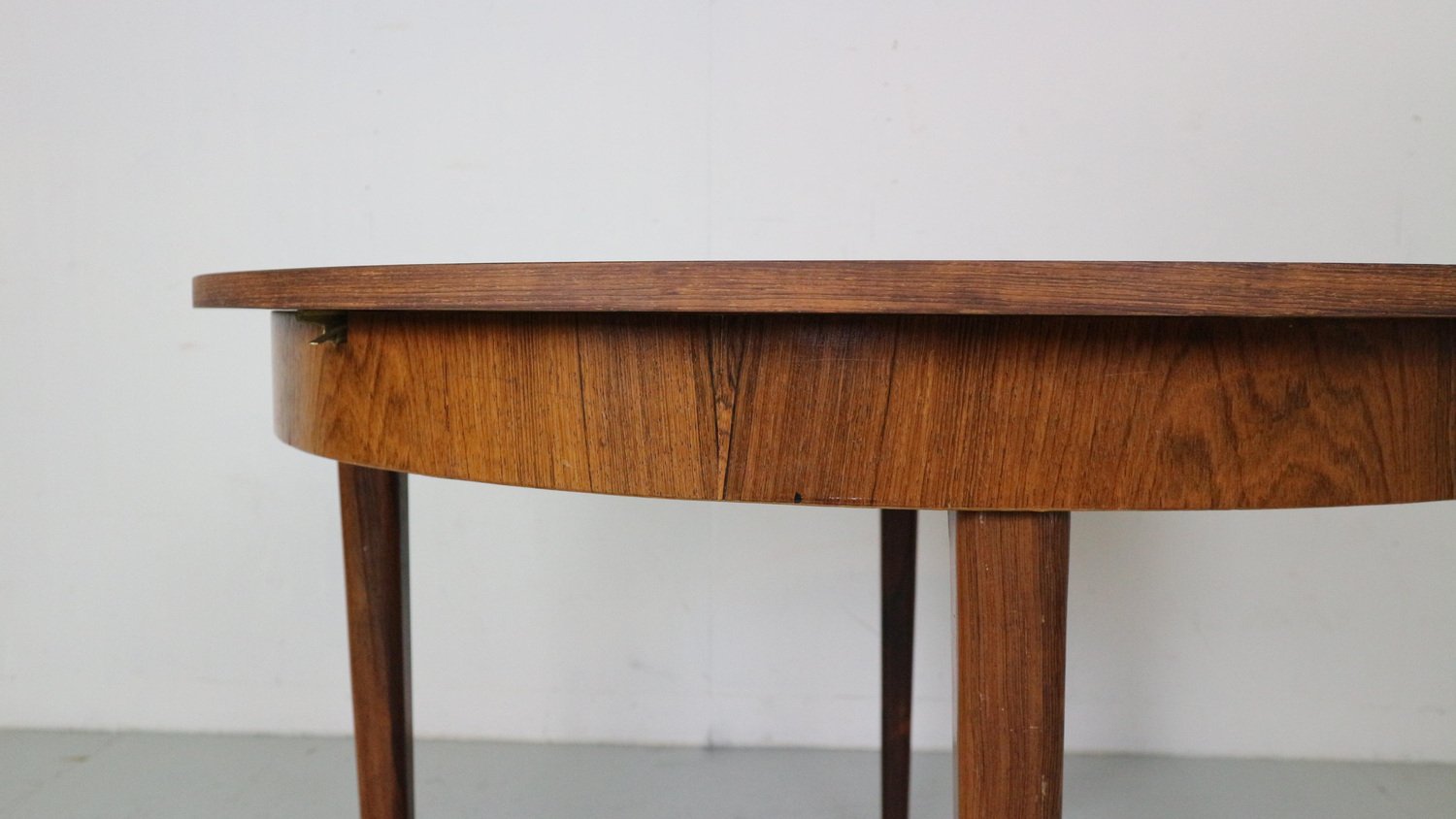 Scandinavian Modern Extendable Round Dining Table, Denmark, 1960s for ...