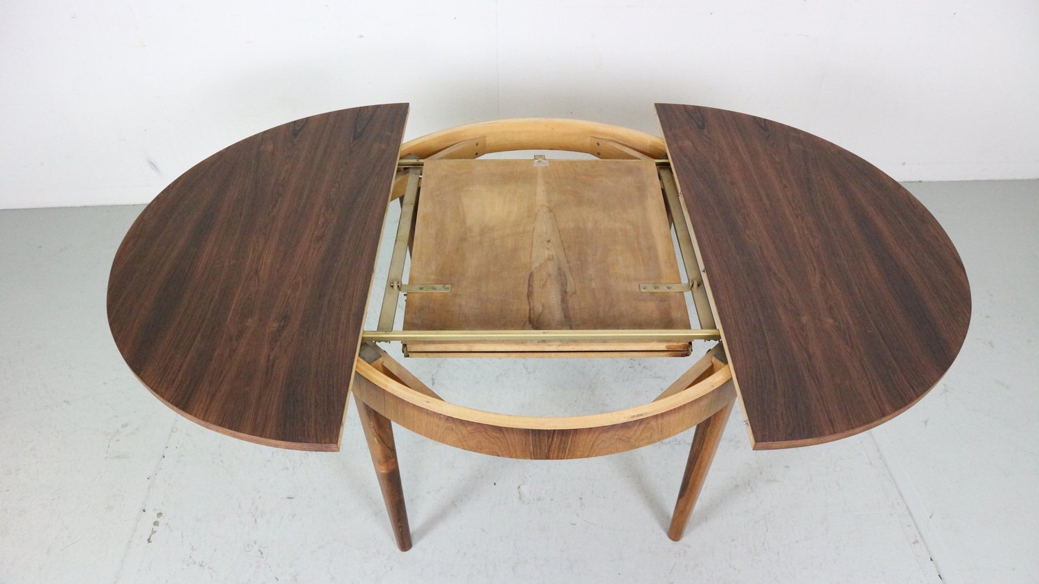 Scandinavian Modern Extendable Round Dining Table, Denmark, 1960s for ...
