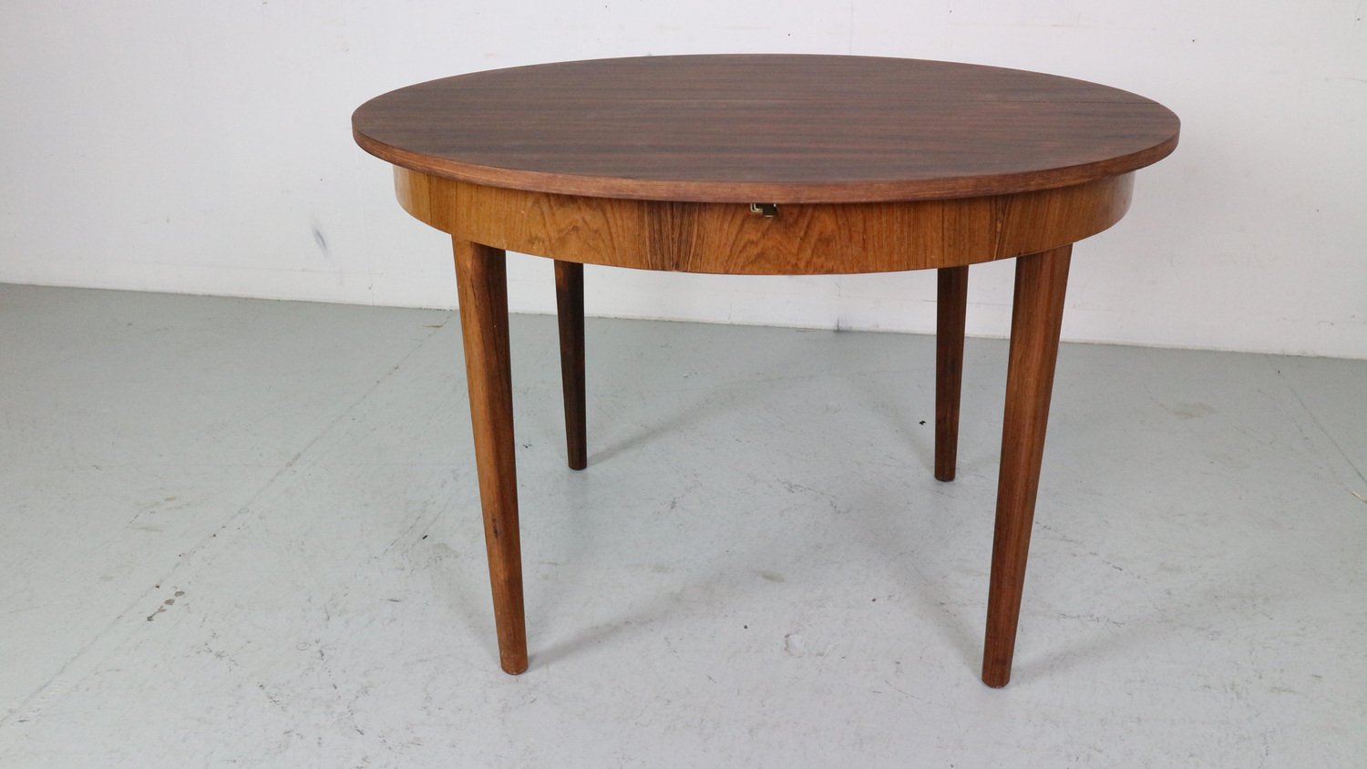 Scandinavian Modern Extendable Round Dining Table, Denmark, 1960s for ...