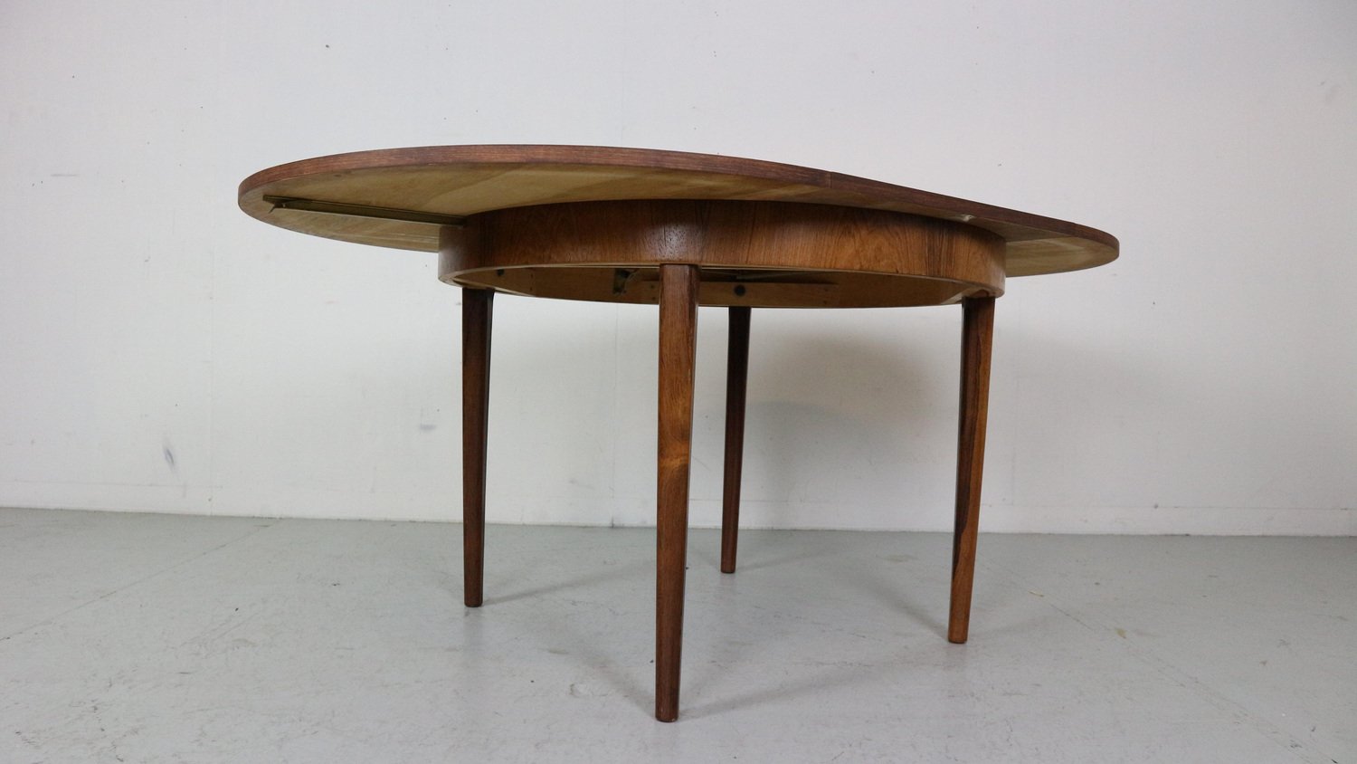 Scandinavian Modern Extendable Round Dining Table, Denmark, 1960s for ...