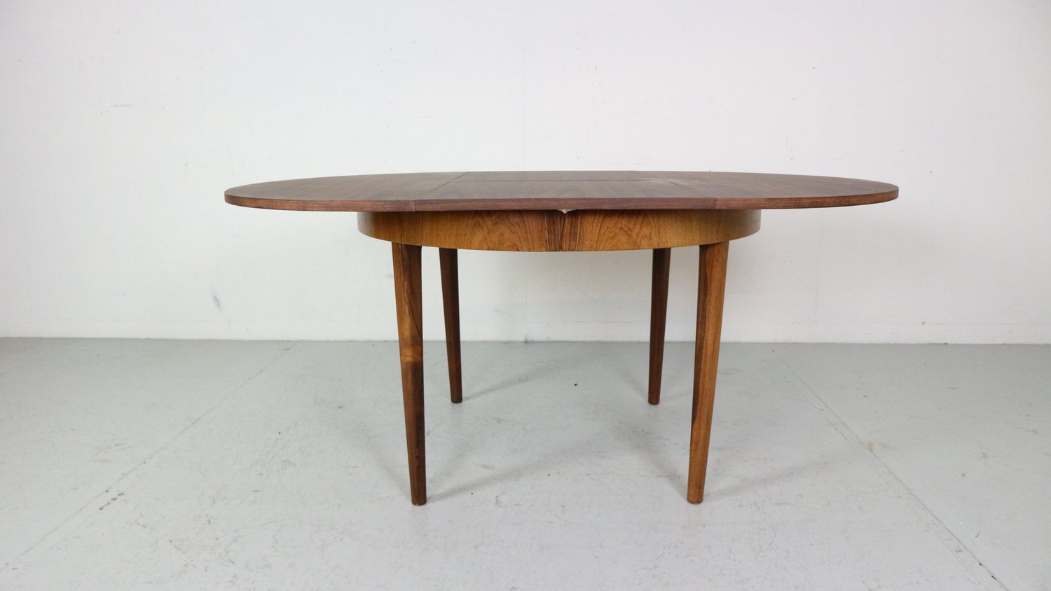 Scandinavian Modern Extendable Round Dining Table, Denmark, 1960s for ...