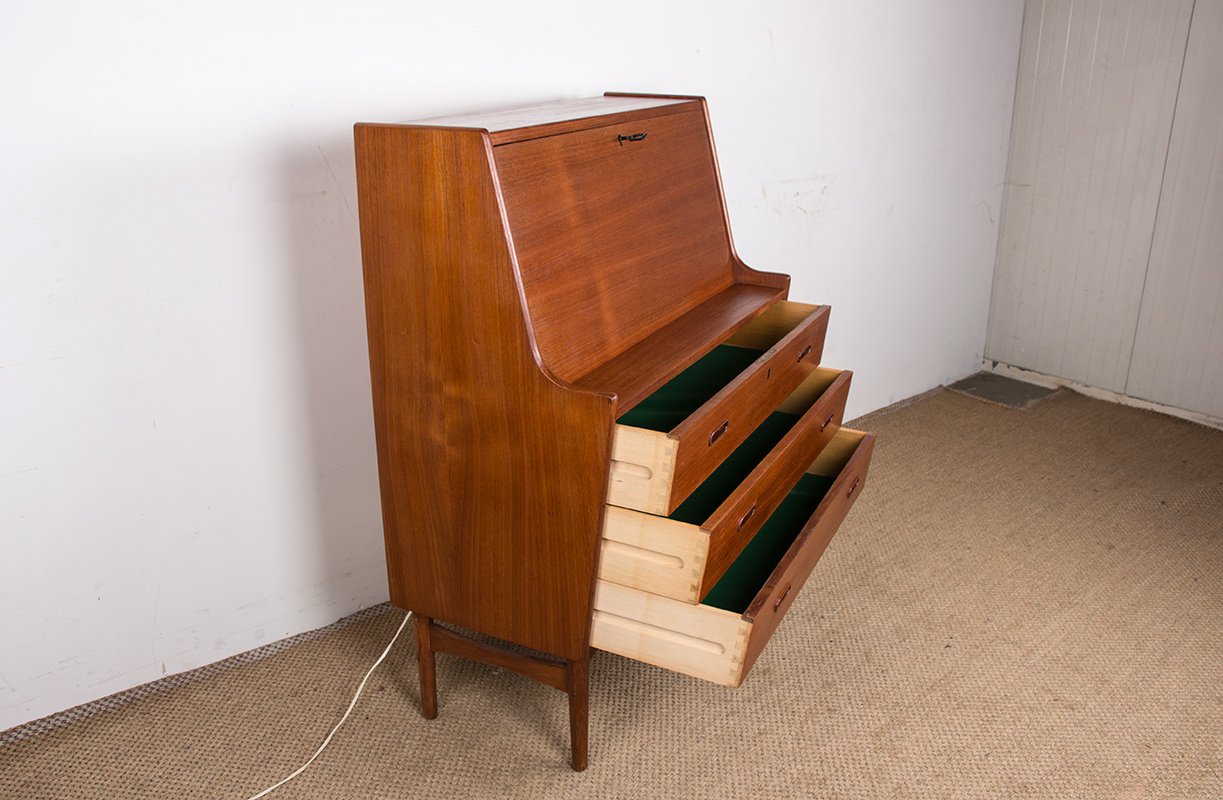 Danish Teak Desk Model 37 by Arne Wahl Iversen for Vinde Mobelfabrik ...