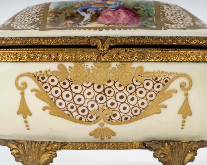Enamelled and Gilded Box from Sèvres for sale at Pamono