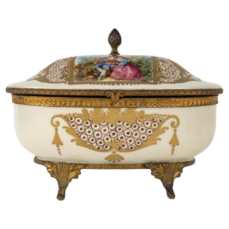 Enamelled and Gilded Box from Sèvres for sale at Pamono