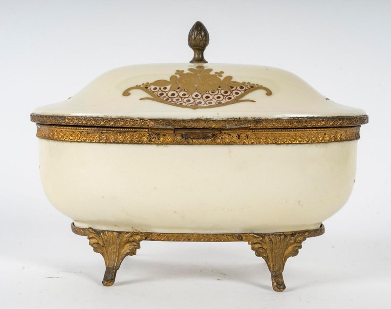 Enamelled and Gilded Box from Sèvres for sale at Pamono