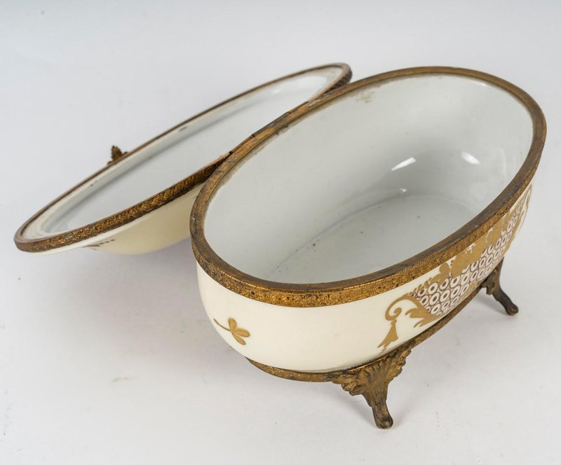 Enamelled and Gilded Box from Sèvres for sale at Pamono