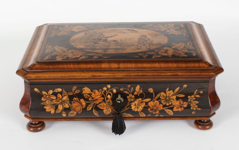 Antique Italian Sorrento Ware Box in Olive Wood for sale at Pamono
