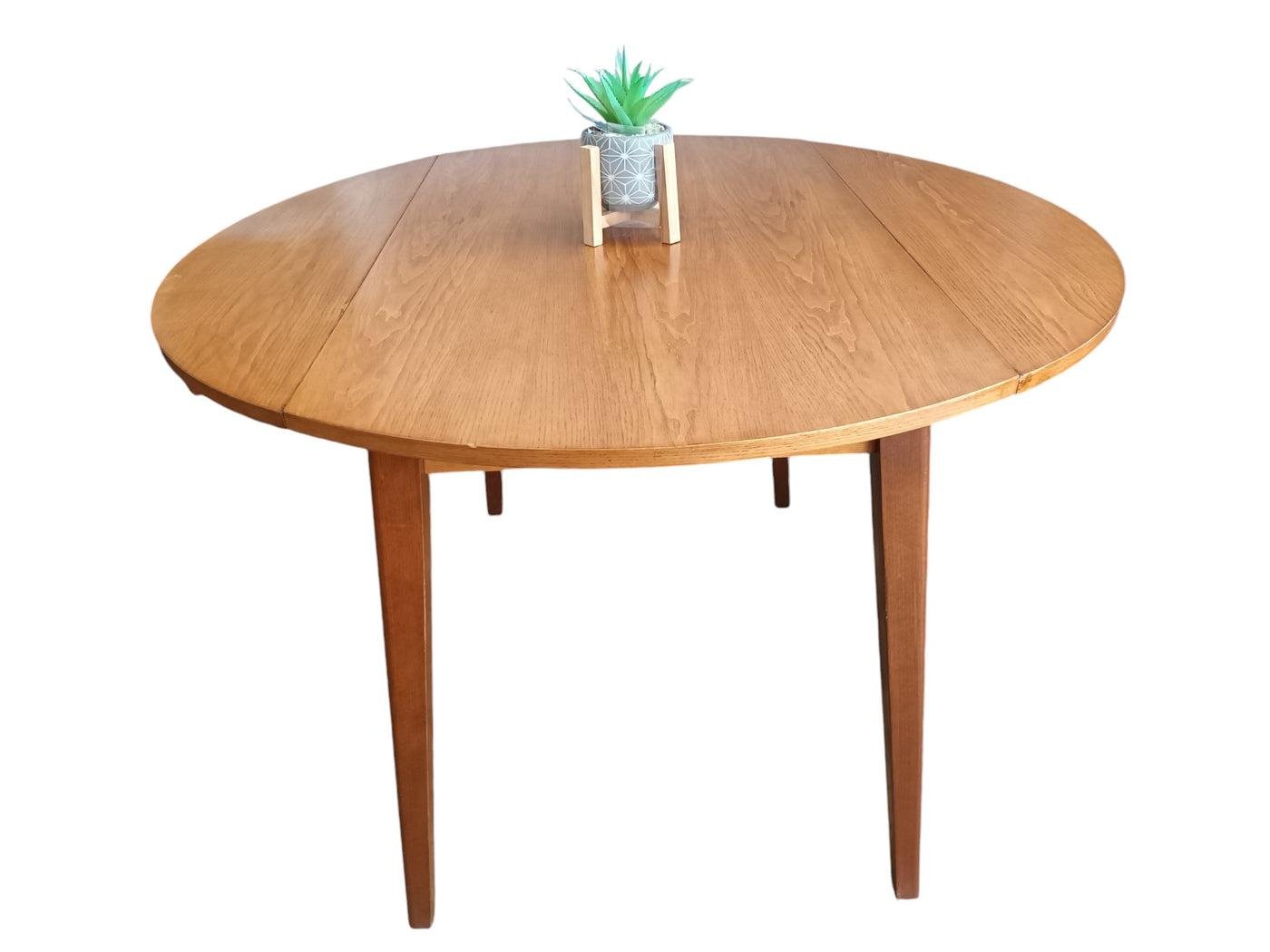 Mid-Century Round Dining Table in Oak for sale at Pamono
